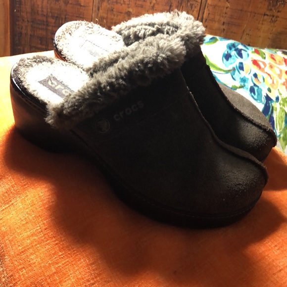 CROCS | Shoes | Crocs Brown Cobbler With Faux Fur Size 8 | Poshmark